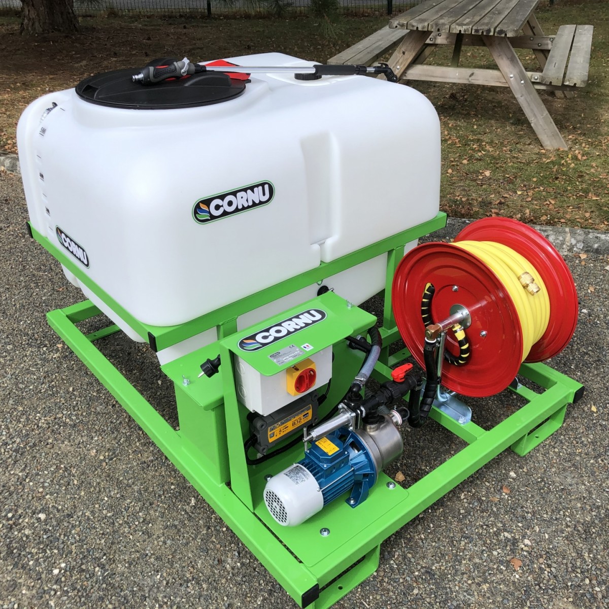 Conception et fabrication de matériels d'espace vert et agricole | CORNU-SAS